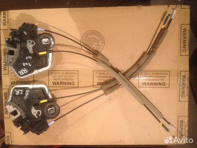 Toyota Land Cruiser 200 замок задней двери в Москве, цена 3 000 руб ...